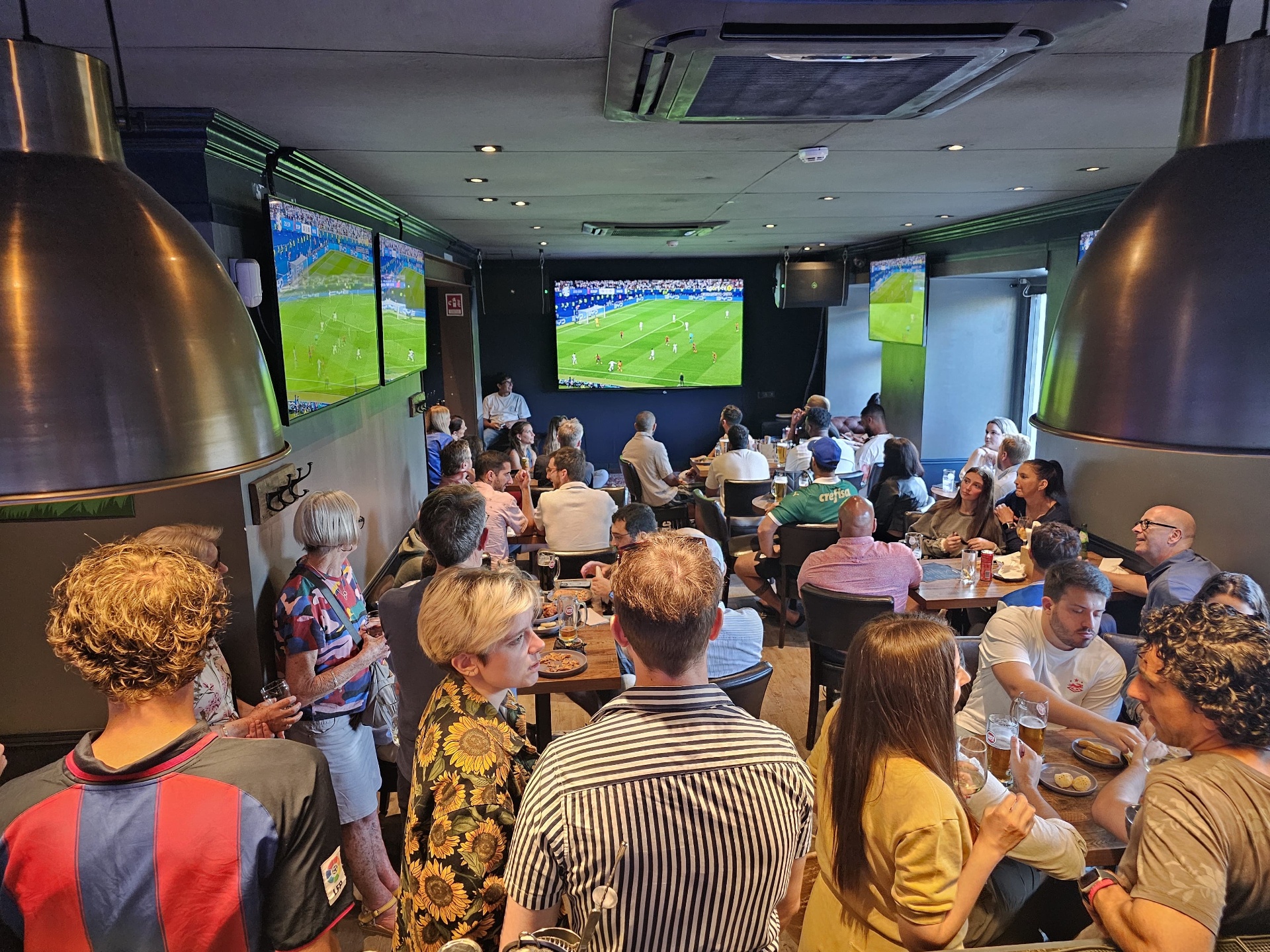 Kick-Off Sports Bar Lisbon | Best Sports Bar Portugal | Live Football ...
